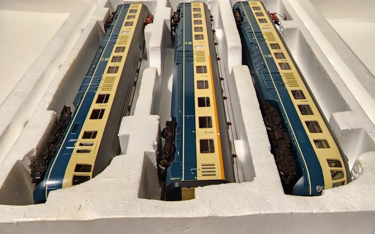 HO Lima Golden Series 149800 3-piece DB Passenger Coaches for sale ...