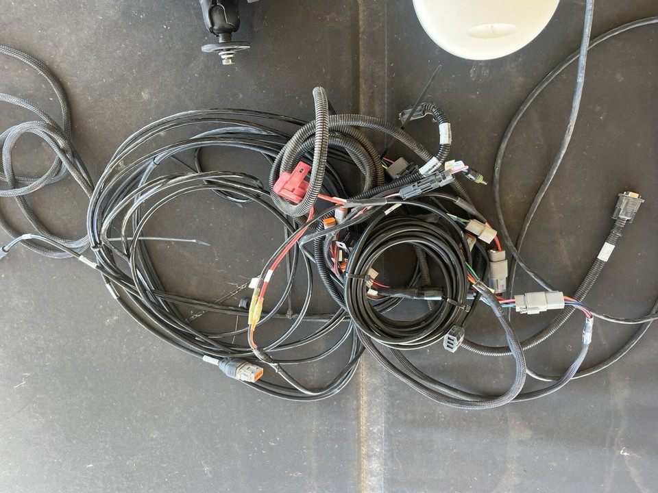 Case IH XCN-1060 GPS Display w/ NAV 500 Receiver and Trimble Ez-Steer ...