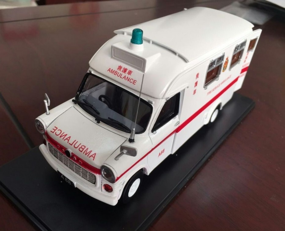 Ford Transit, Range Rover Ambulances X 3 Large Scale Models 1.35 Very ...