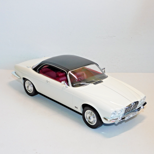 BEST OF SHOW JAGUAR XJ 4.2C LIGHT BEIGE/BLACK 1/18 SCALE BOS406 XJC ...