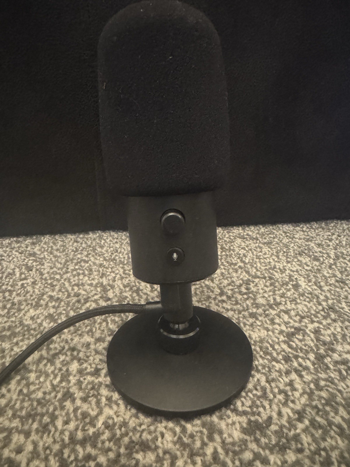Razer Seiren x USB Streaming Microphone: Pro Grade - Built-In Shock ...