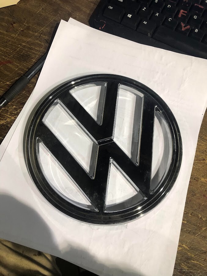 NOS Genuine Volkswagen Vw Emblem Front VW BUS VANAGON Type 241 853 601 ...