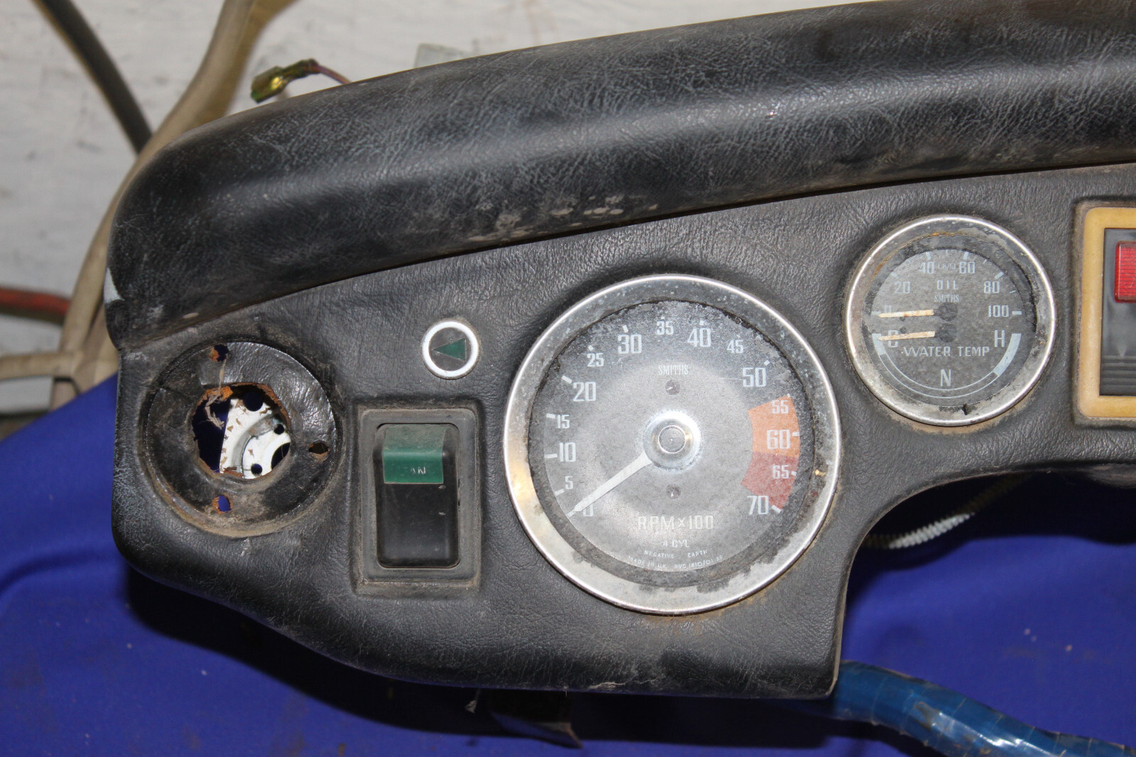 MG Midget Dashboard With Gauges