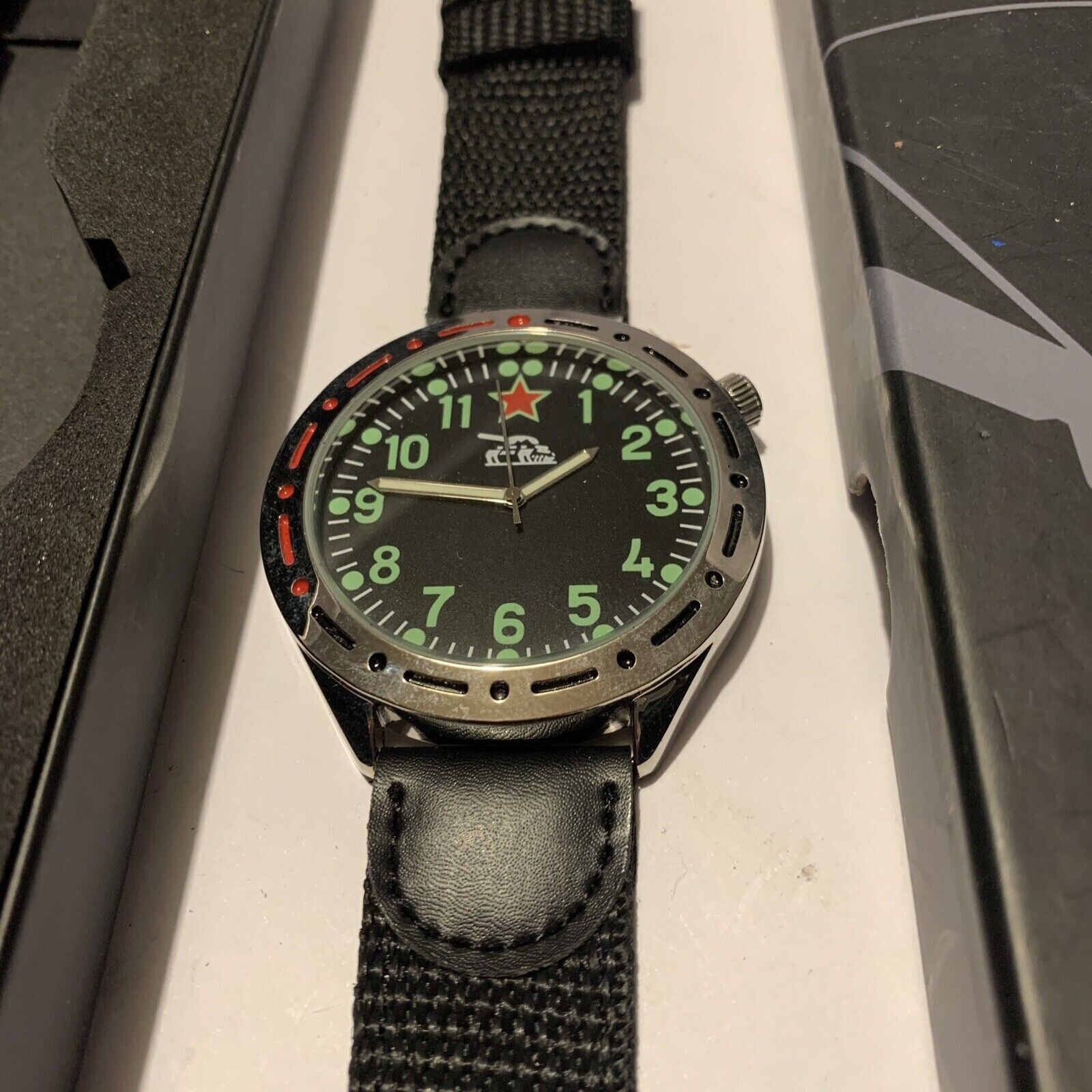 EAGLEMOSS RUSSIAN TANK WRIST WATCH STAINLESS STEEL CASE LUMINOUS BNIB ...