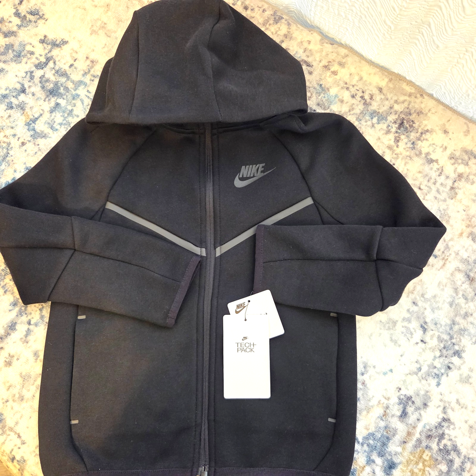 NWT Nike Tech Pack Fleece Set in Black Youth Kids Size 6 86M880-023 | eBay