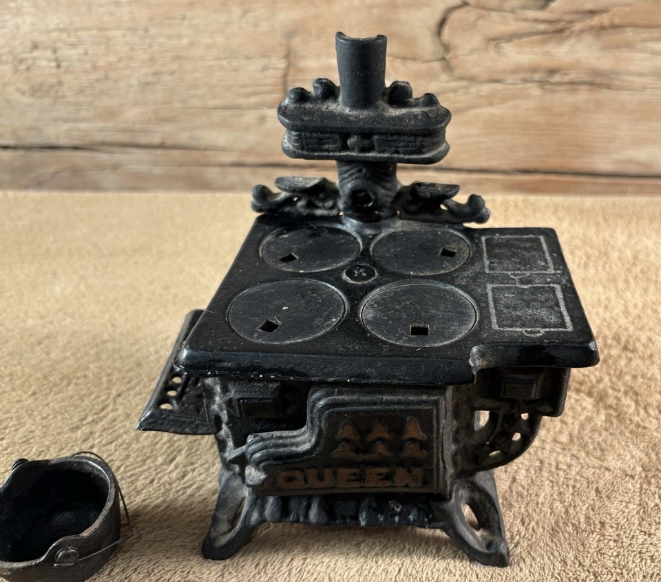 Vintage Queen Black Cast Iron Miniature Wood Stove Salesman Sample Set ...