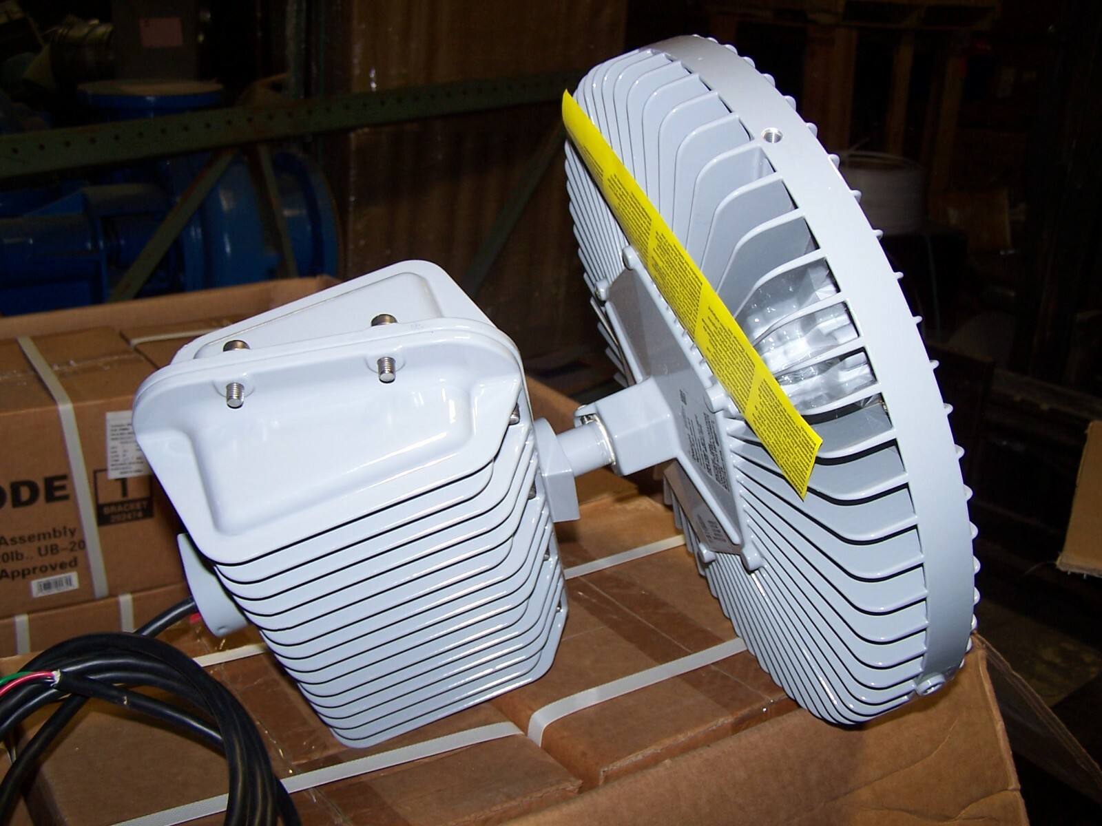 👀NEW DIALIGHT VIGILANT 129W LED HIGH BAY FLOOD LIGHT 100-277 VAC ...