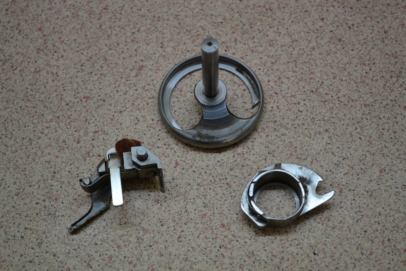 Vintage Singer Sewing Machine Bobbin Shuttle Mechanism 192K 1959 | eBay ...