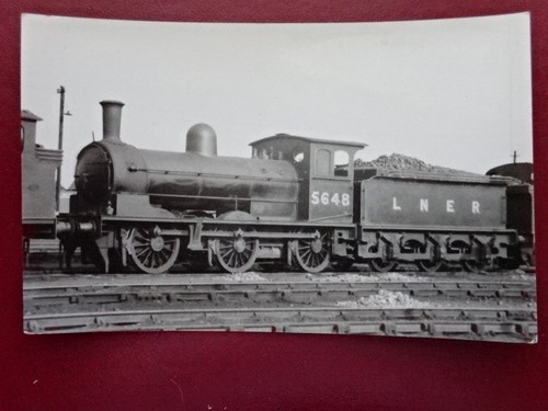 PHOTO LNER CLASS J25 LOCO NO (6)5648 AT DARLINGTON | eBay