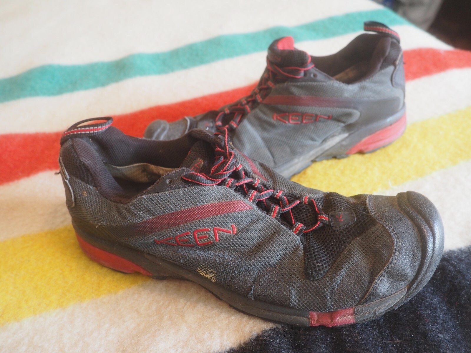 KEEN Dry Carbon Rubber Low Approach Hiking Shoes Gray Red US 10.5 EU 44 ...