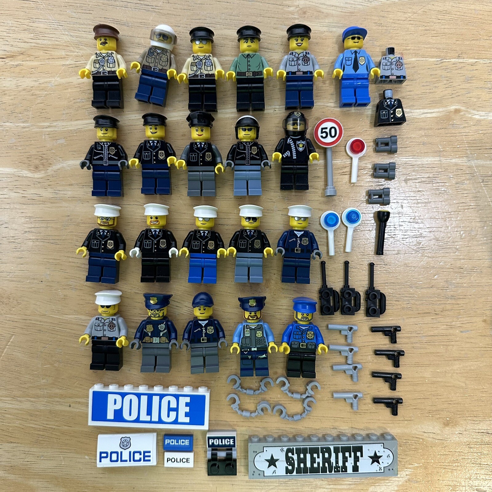 Lego Police Lot Of 21 Minifigures w/ Accesories Weapons Cop Swat City ...