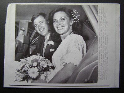 AP Wire Press Photo 1982 Senator Larry Pressler & Harriet Dent wedding ...