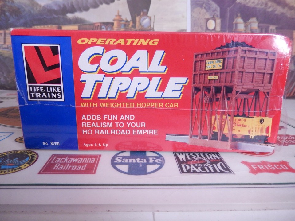 LIFE LIKE HO SCALE OPERATING COAL TIPPLE W/HOPPER CAR SEALED***NICE ...