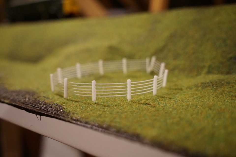 10x OO Gauge Model Railway Scenery (Wire Style) 4ft Fencing 1:76 Scale ...