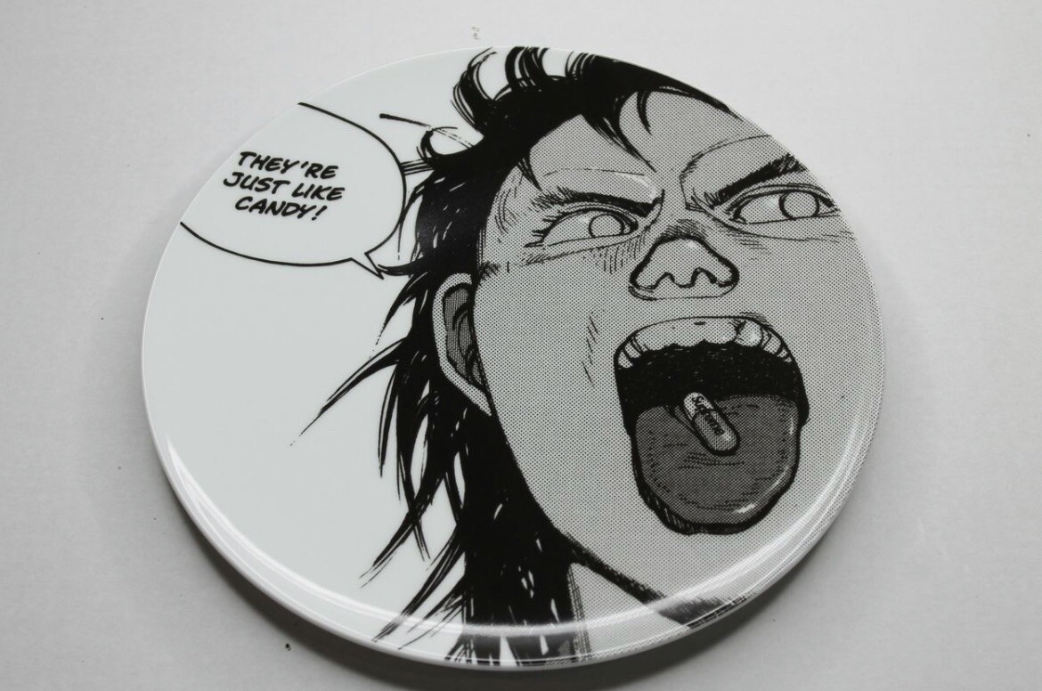 Supreme AKIRA Pill Ceramic Plate (FW17A63) White GRAPHIC Supreme AKIRA Pill Ceramic Plate (FW17A63) White GRAPHIC