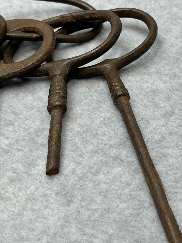 Large Cast Iron Keys on Ring Skeleton Pirate Jailer Church Keys Set of ...