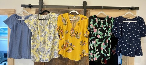Lots of 5 Short Sleeved Women’s Blouses Tops Old Navy & St. John’s Bay ...