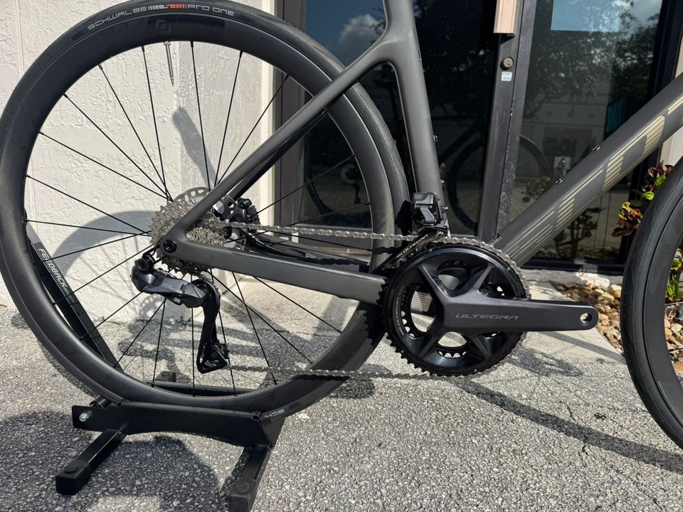 NEW 2024 Scott Addict RC 15, 54cm, Ult Di2 12 speed, HMX Carbon, NEW in ...