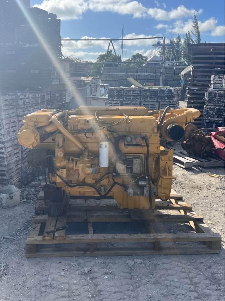 Caterpillar (CAT) 3196 Marine Diesel Engine 660 HP Bobtail Running take ...