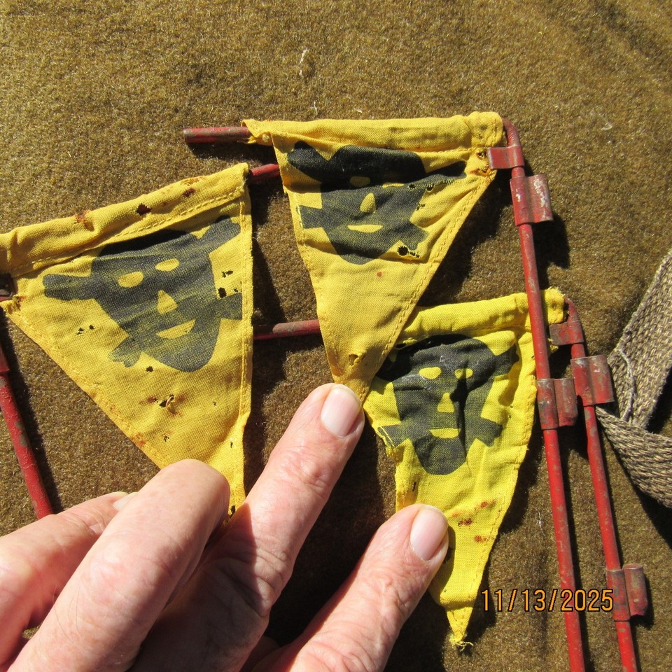 ORIGINAL WW2 GERMAN MINE FIELD MARKER SET W/ 8 SKULL FLAGS & Yellow ...