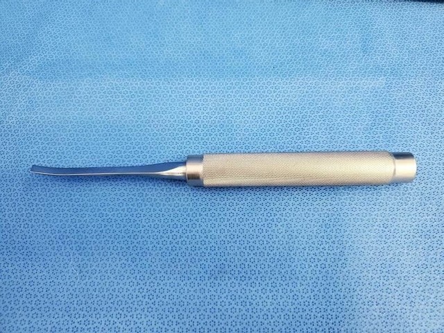 Codman COBB Osteotome Curve 11" (279mm) Tip Width ¼" (6mm) 46-2010 for ...