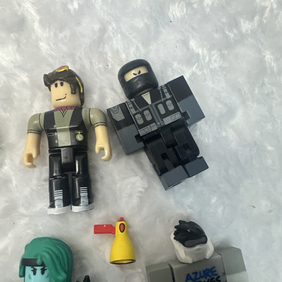 Roblox Figures Mixed Characters Lot of 13 & Mixed Accessories and some ...