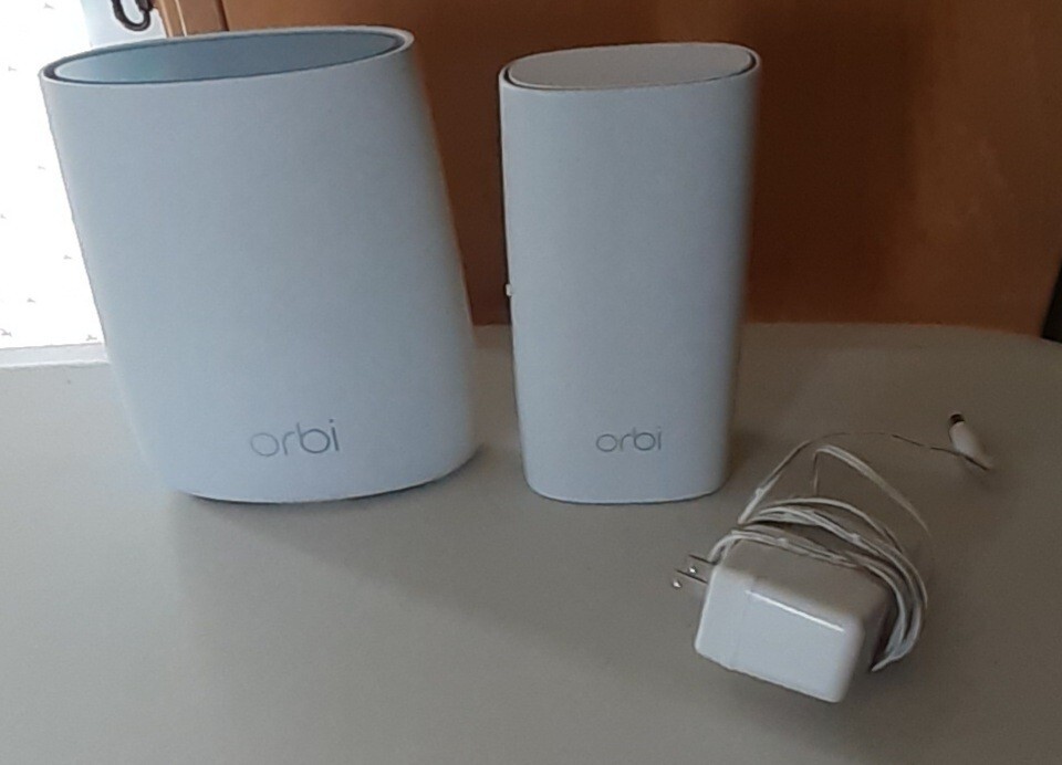 NETGEAR Orbi RBR20 Tri-Band Mesh Wi-Fi Router with RBW30 Satellite ...