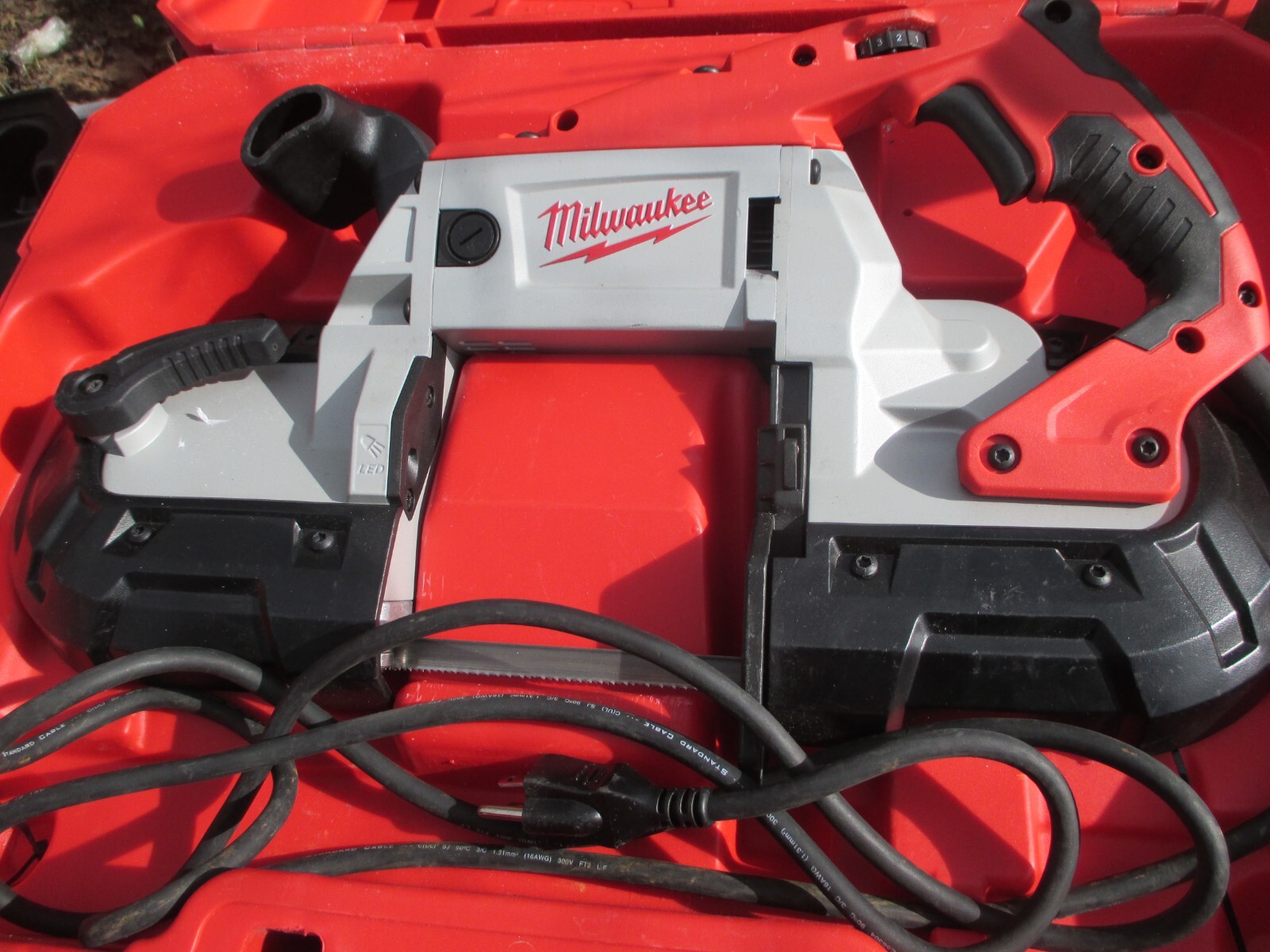 Milwaukee 6232-21 - Deep Cut Variable Speed Band Saw Kit with blade in ...