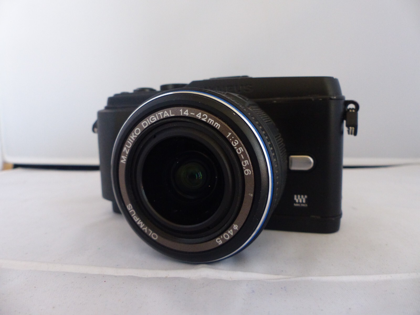 Olympus PEN E-P3 12.3MP Shutter count is only 3.8K. Comes with the ...