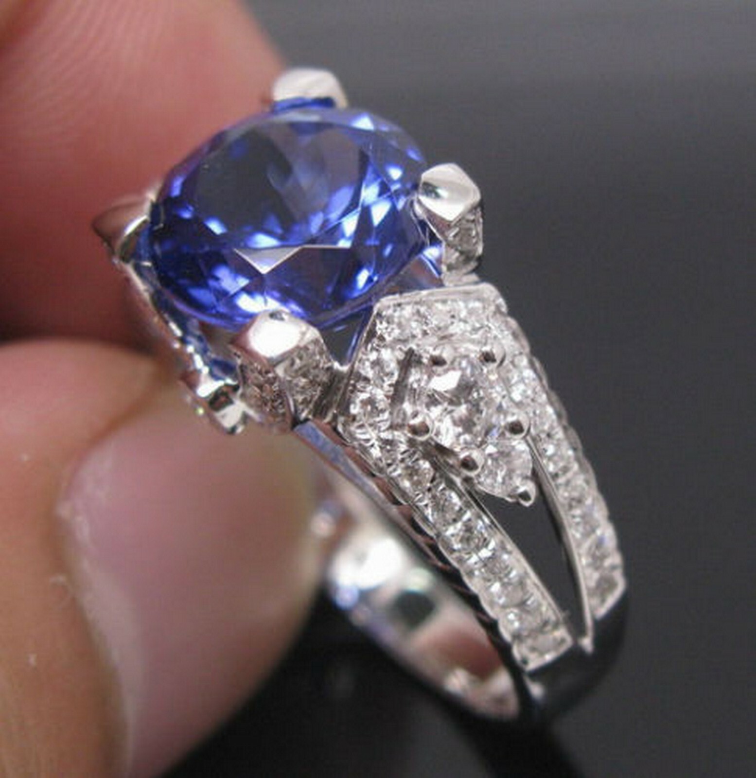 14KT Gold With 2.10 Carat AA Natural Blue Tanzanite & IGI Certified ...