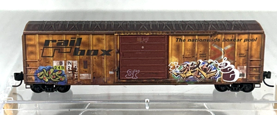 MICRO-TRAINS 50' RIB BOX CAR WEATHERED/GRAFFITI BURLINGTON N/ex-RAILBOX ...