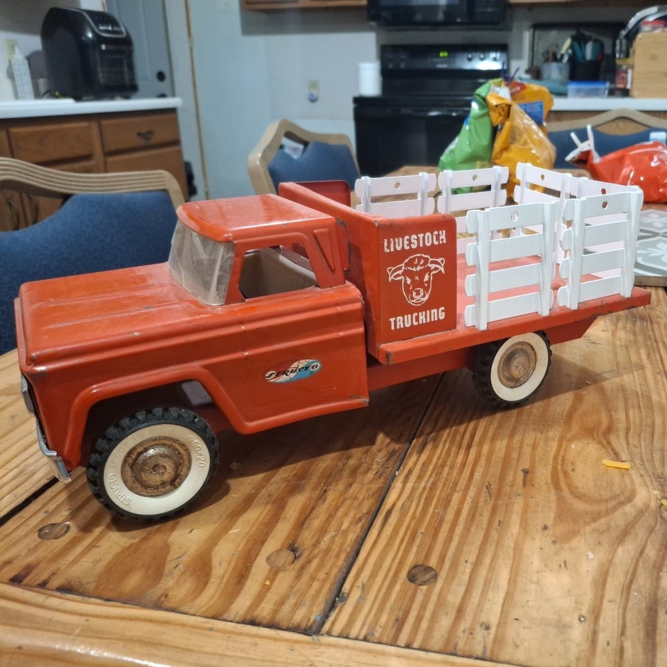 Vintage 1960's Structo Farms Red Pressed Steel Livestock Farming Stake ...