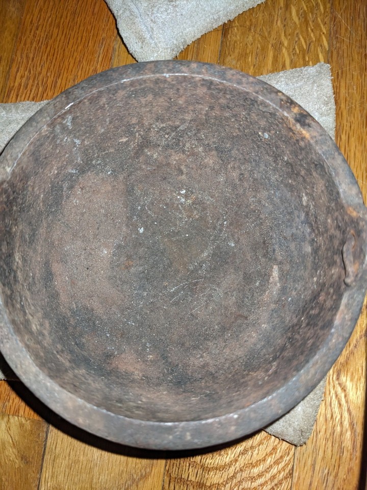 OLD USED VINTAGE TOOLS CAST IRON LEAD SMELTING MELTING POT W/ HANDLE ...