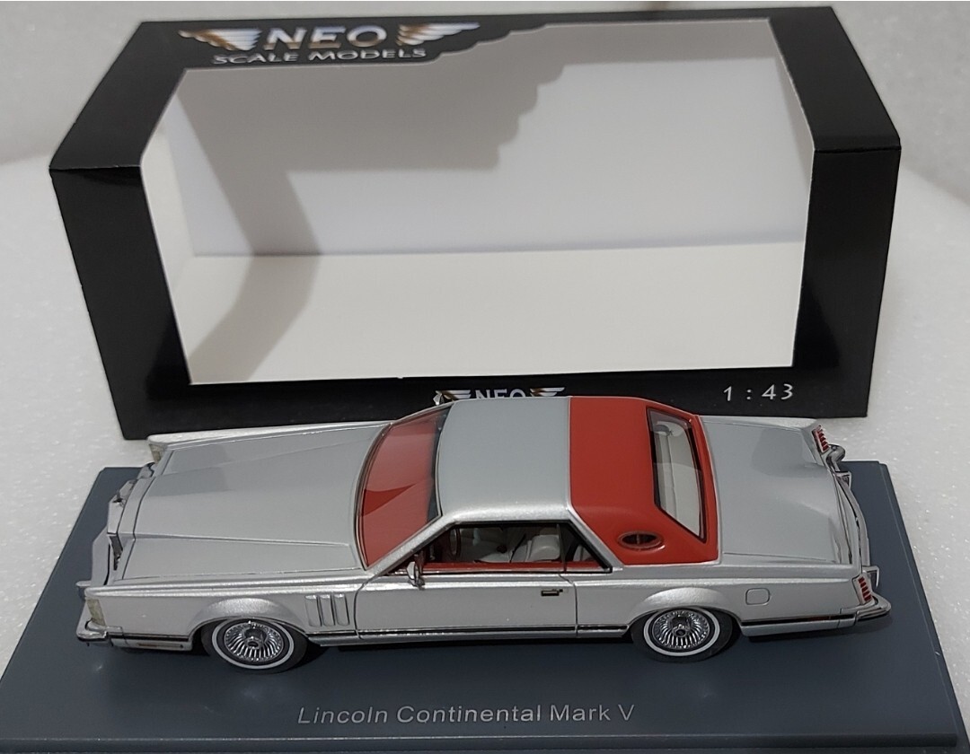 Lincoln Continental Mark V Coupe 1978 Silver/Red 1:43 Neo Lincoln Continental Mark V Coupe 1978 Silver/Red 1:43 Neo