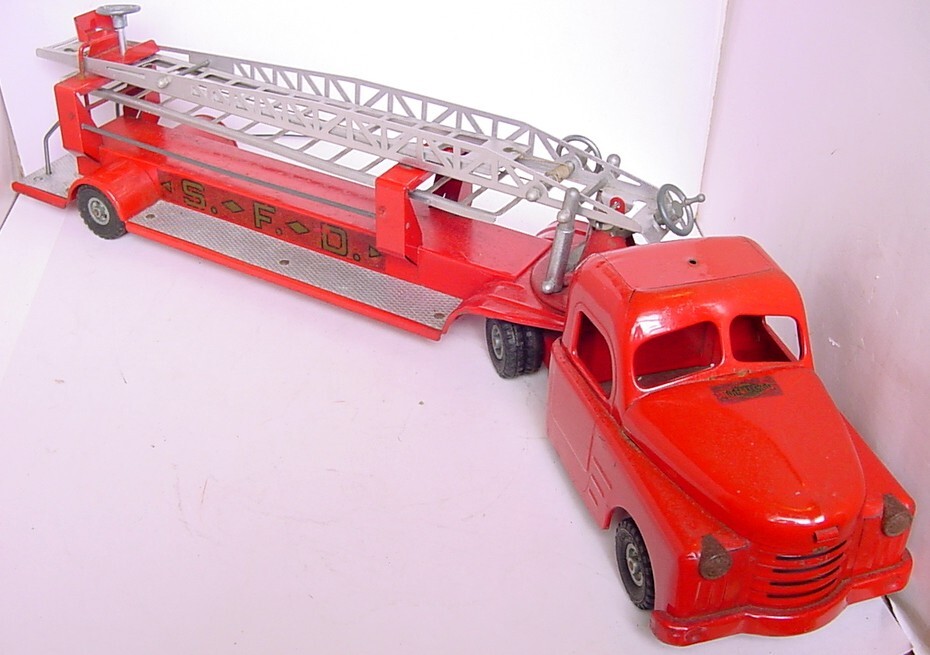 1950s STRUCTO FIRE DEPT PRESSED STEEL 33" AERIAL LADDER TRUCK #260 w ...