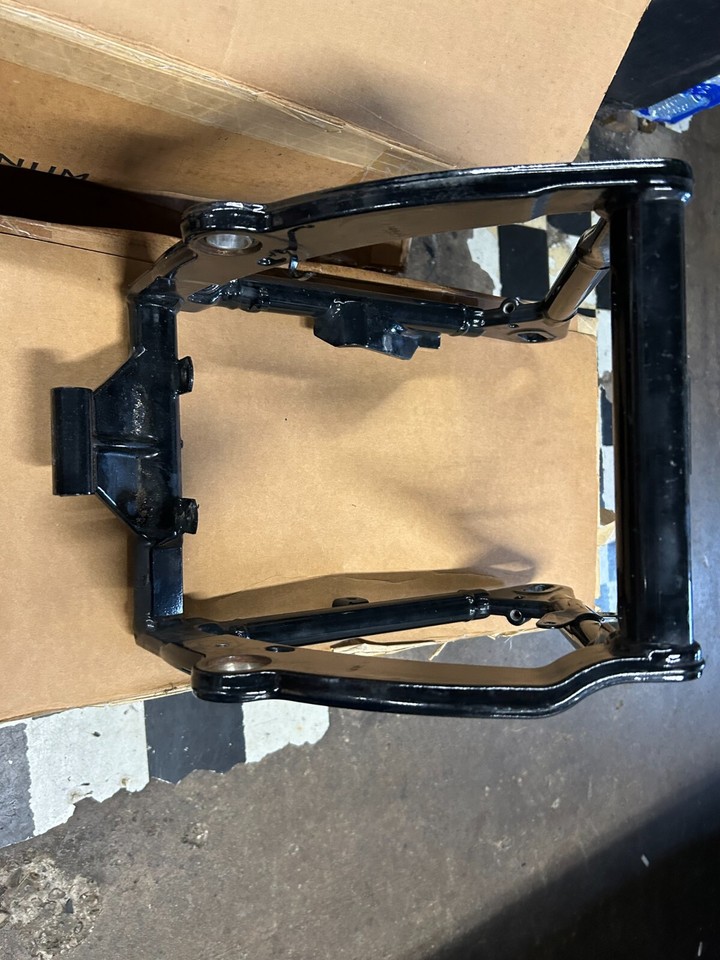 2005 HARLEY DAVIDSON SOFTAIL SWINGARM REAR FORK 47573-00A | eBay