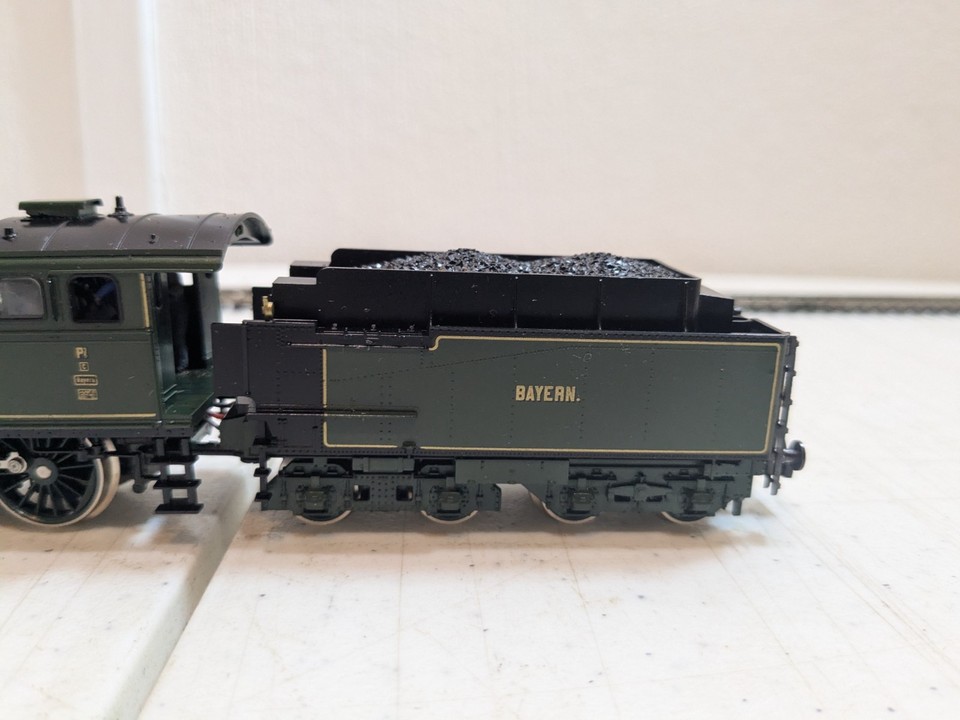 Trix Orient Express Train Set - Locomotive w/ 3 Passenger Cars - HO ...