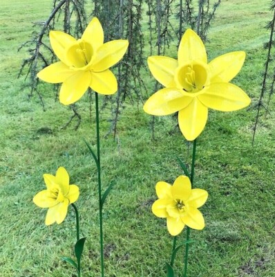 Large or Small Spring Daffodil Flower Garden Ornament Lawn Metal Gift ...