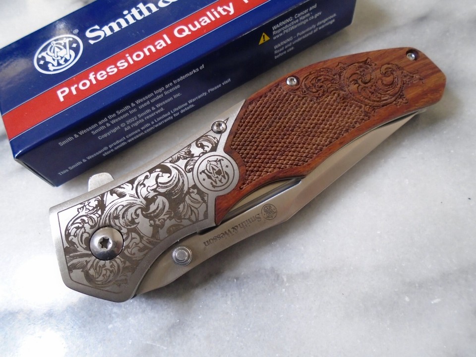 Smith & Wesson Unwavered Assisted Open Pocket Knife Fancy Folder ...