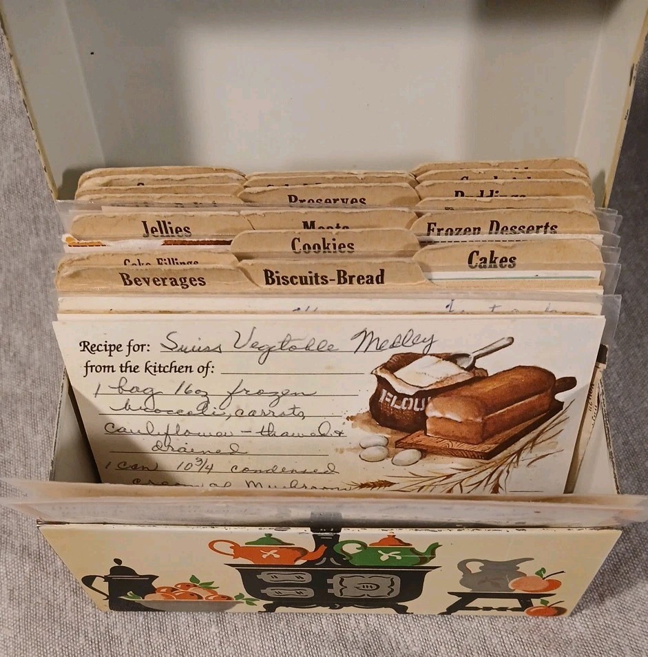 Vtg Tin Stylecraft 805 Recipe Box W/Recipe Cards Typed & Hand Written ...