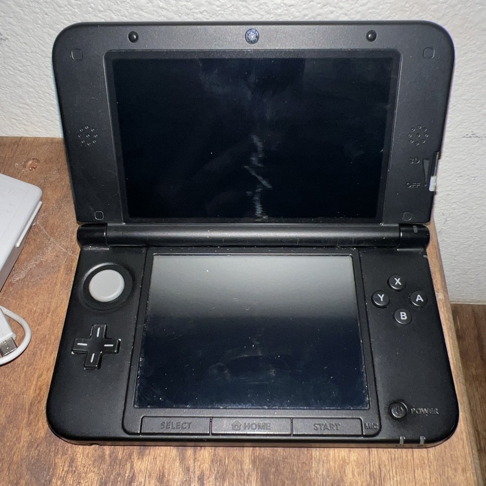 Nintendo 3DS XL Mario Limited Edition With Charger. See Description ...