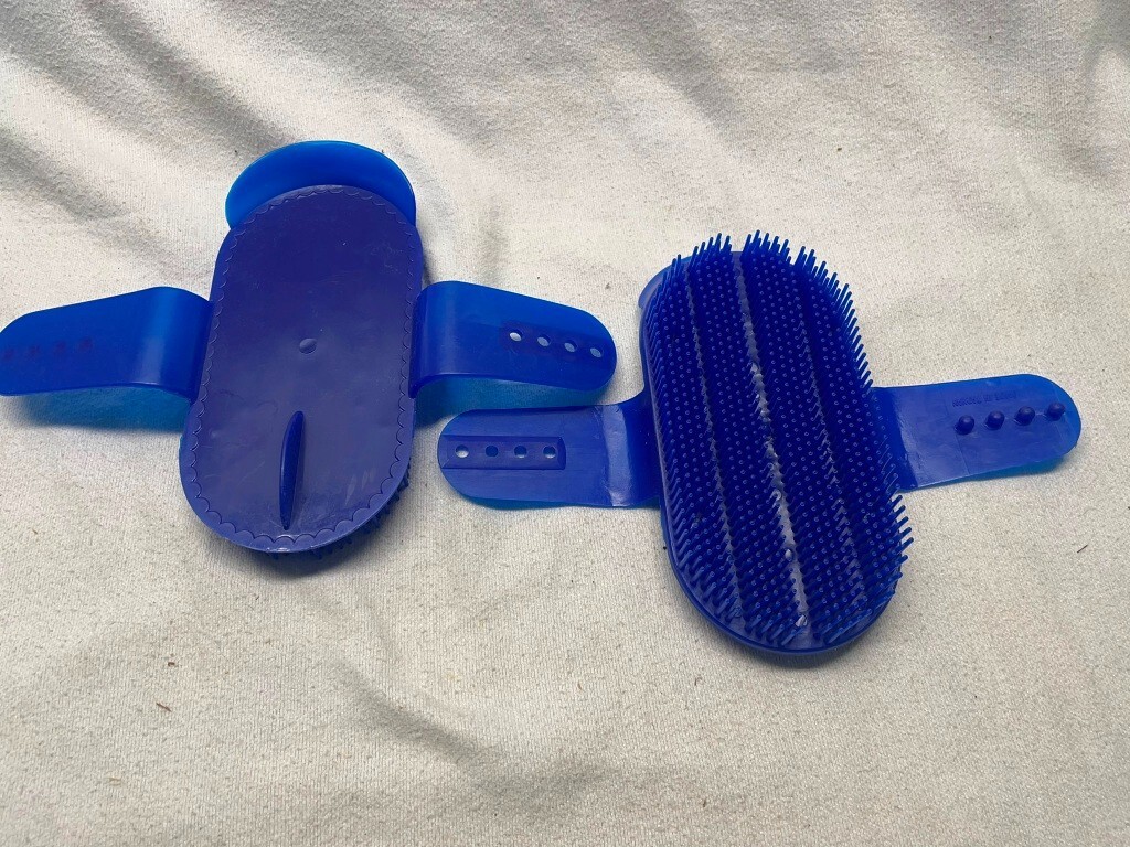 Curry Combs For Sale - MAVIN