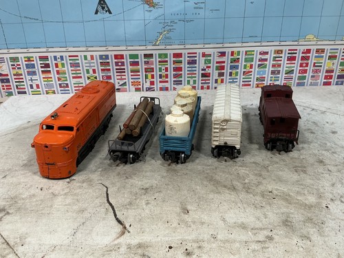 202 Lionel No. 1569 - Diesel-Engine-SET Union Pacific 4 freight cars ...