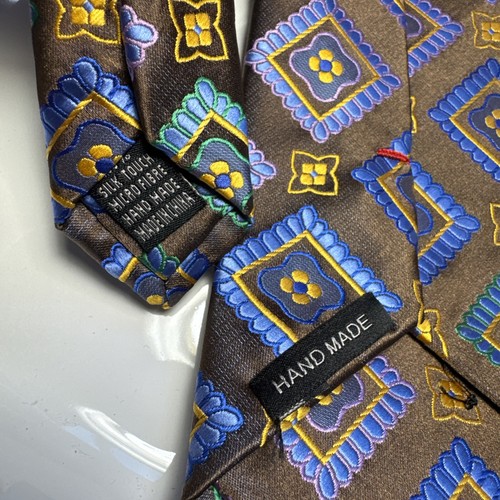 NWT IMANI UOMO MULTI COLOR MEDALLION STYLE PRINT SILK TOUCH NECK TIE & HANKY | eBay