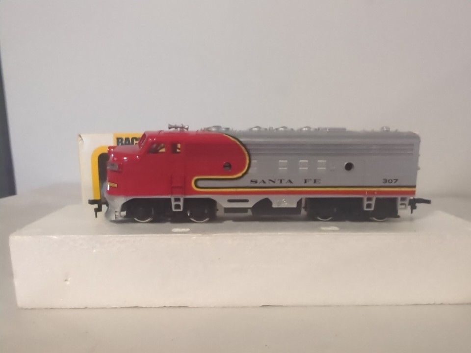 HO Scale Bachmann EMD F9 Diesel LOCOMOTIVE Santa Fe 307 Vintage ...