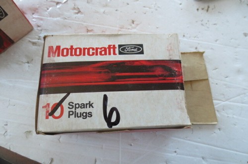 VINTAGE OLD STOCK MOTORCRAFT FORD AGR 526 SPARK PLUG SET (6) | eBay