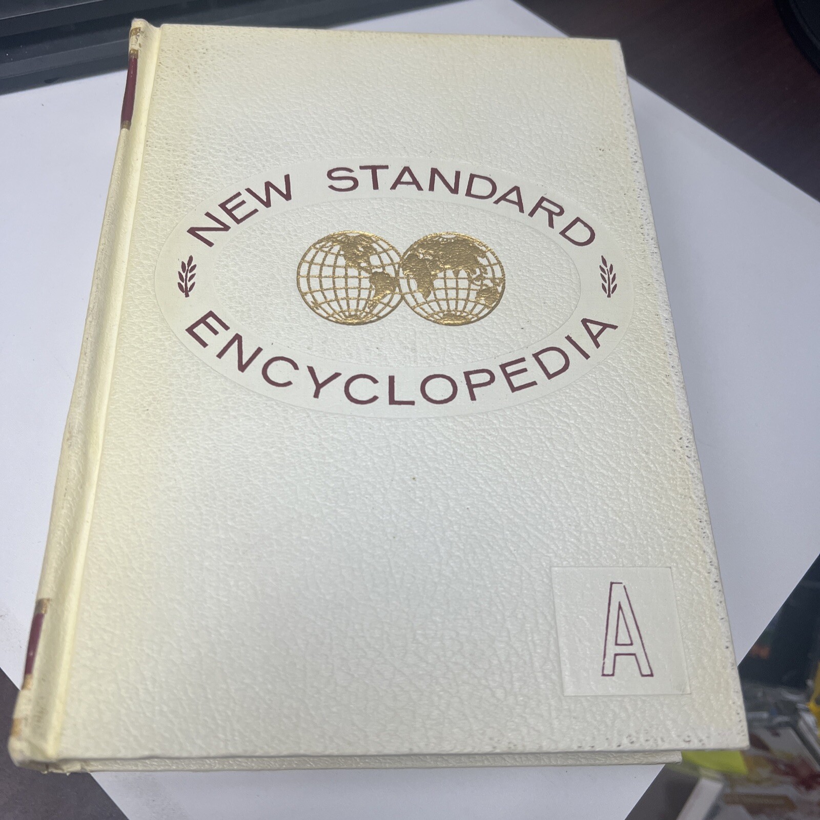 s16- 1968 NEW STANDARD ENCYCLOPEDIA vol 1 A 9780873921824 | eBay