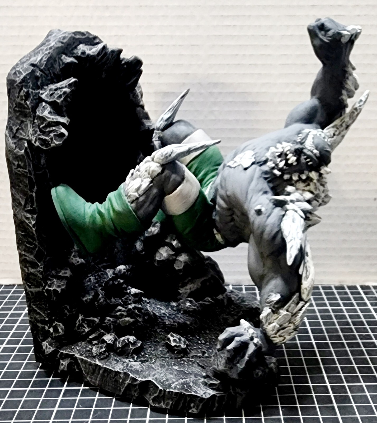 DC COMICS SUPERMAN vs DOOMSDAY BOOKENDS/STATUE 1996 FACTORY NEW!! RARE ...