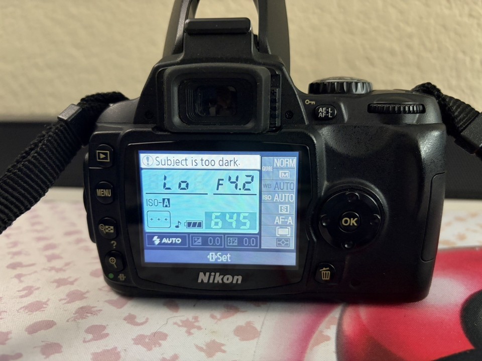 Nikon D40x 10.2MP Digital SLR DSLR Camera W/ 18-55 mm lens and 4GB SD ...