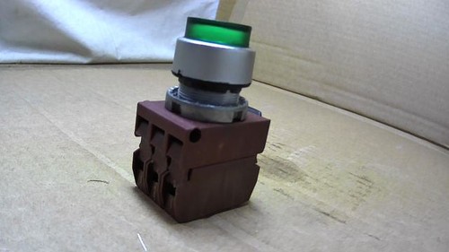 General Electric GE P9MPLVSDN12NCDL Green Lens Pushbutton Switch | eBay